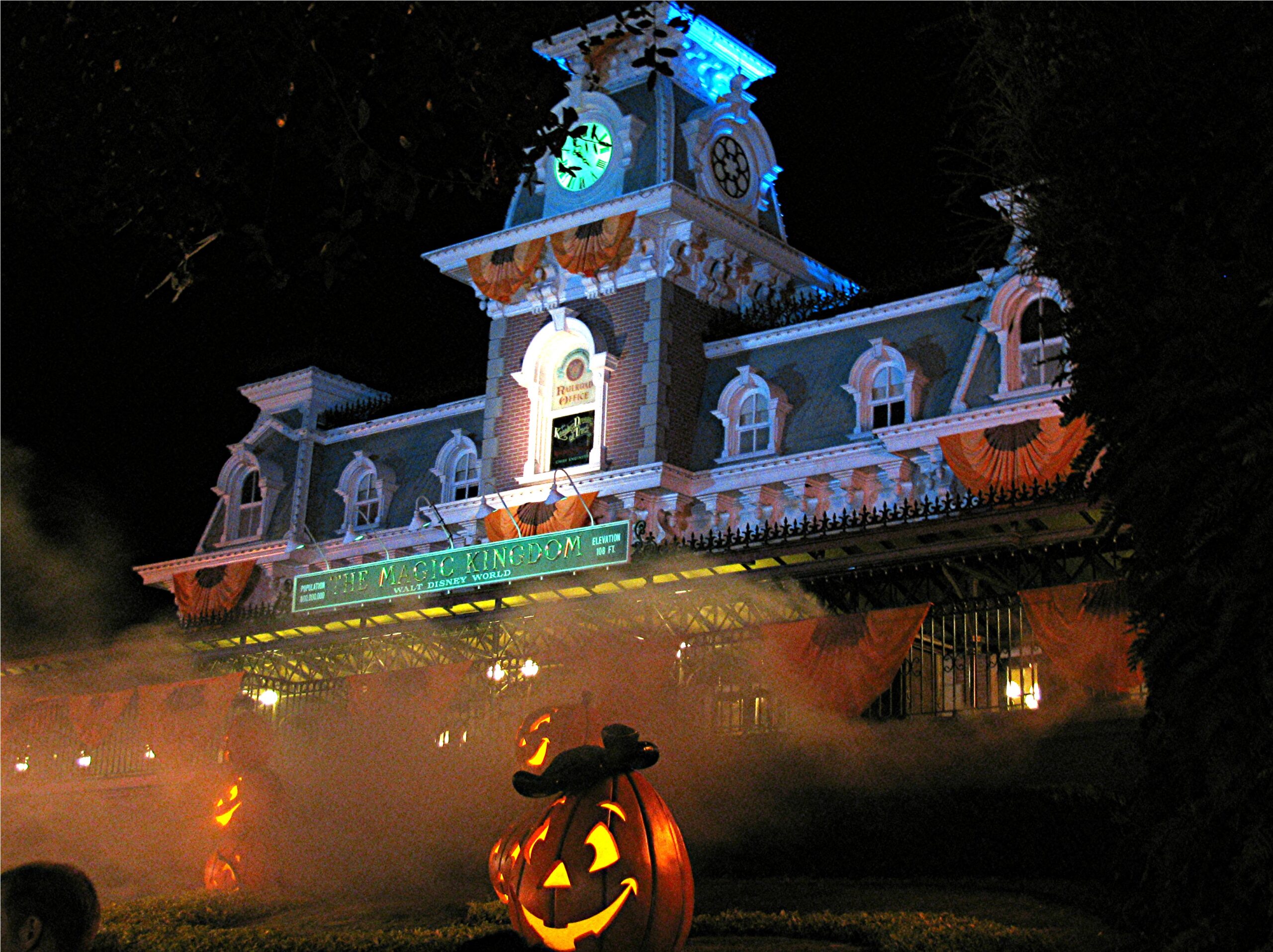 Disney Halloween Costumes ~ History of a Tradition - Magical Mouse Talk